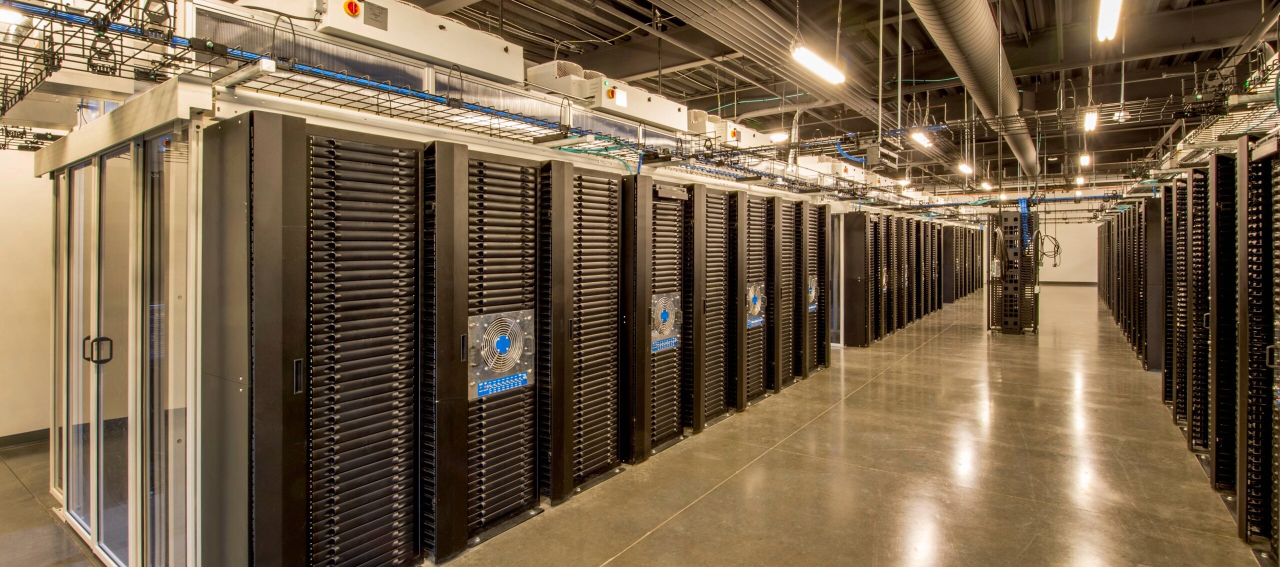 UK data center improves energy efficiency by 8% | Johnson Controls